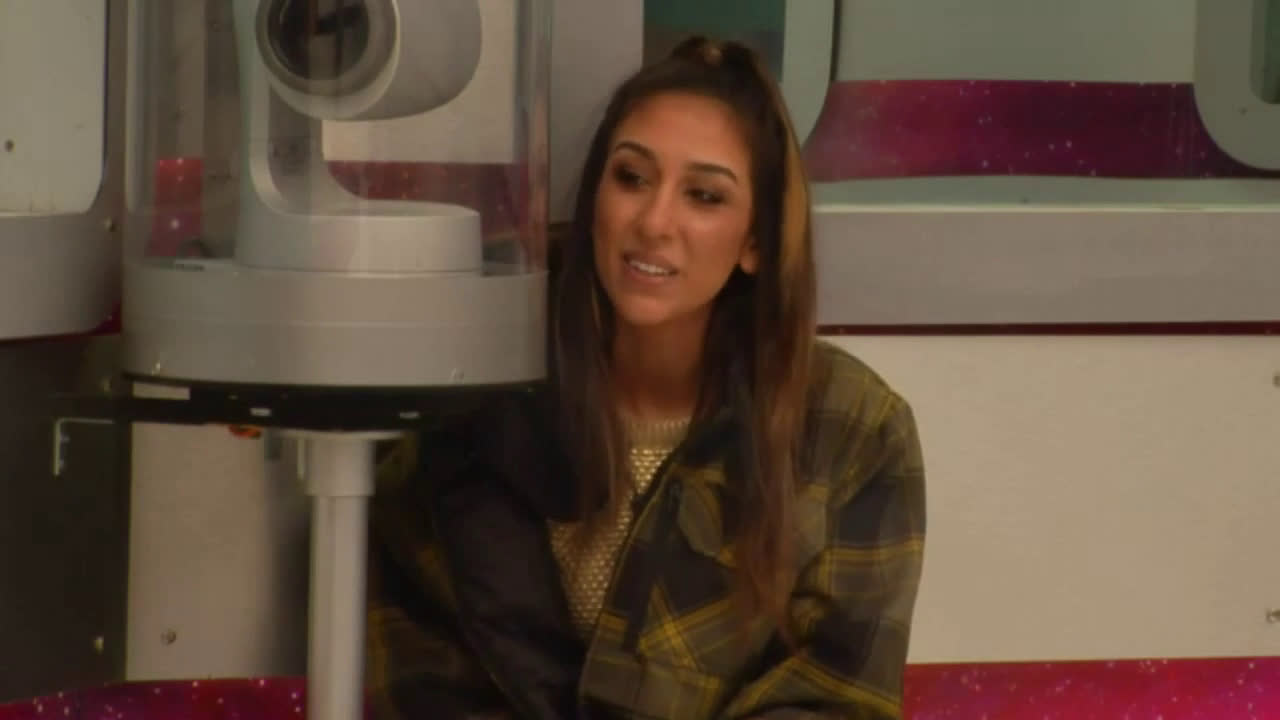 BBCAN5 - Neda apologises to Sindy