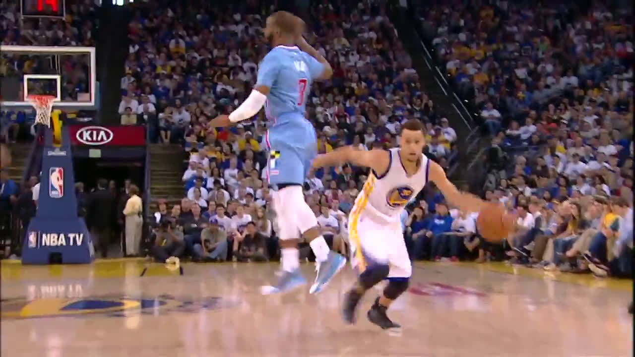 Stephen Curry fakes Chris Paul