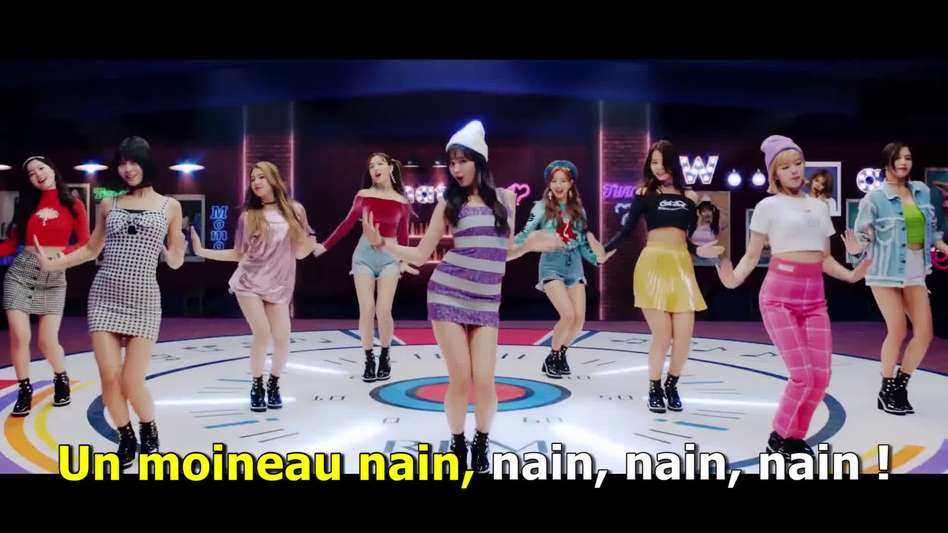 Watch Un moineau nain Twice | Streamable