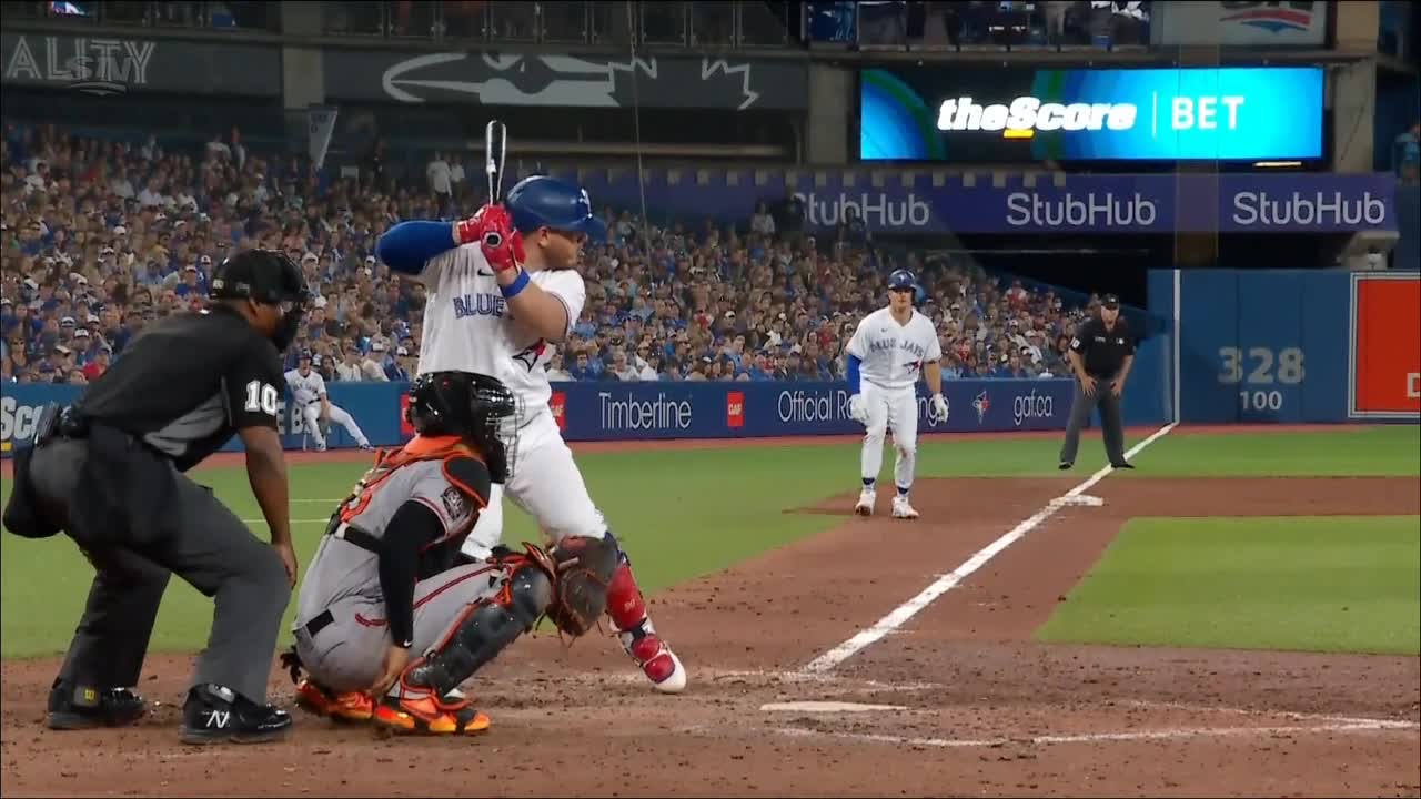 Watch Alejandro Kirk comes to bat with the bases loaded and drives in ...