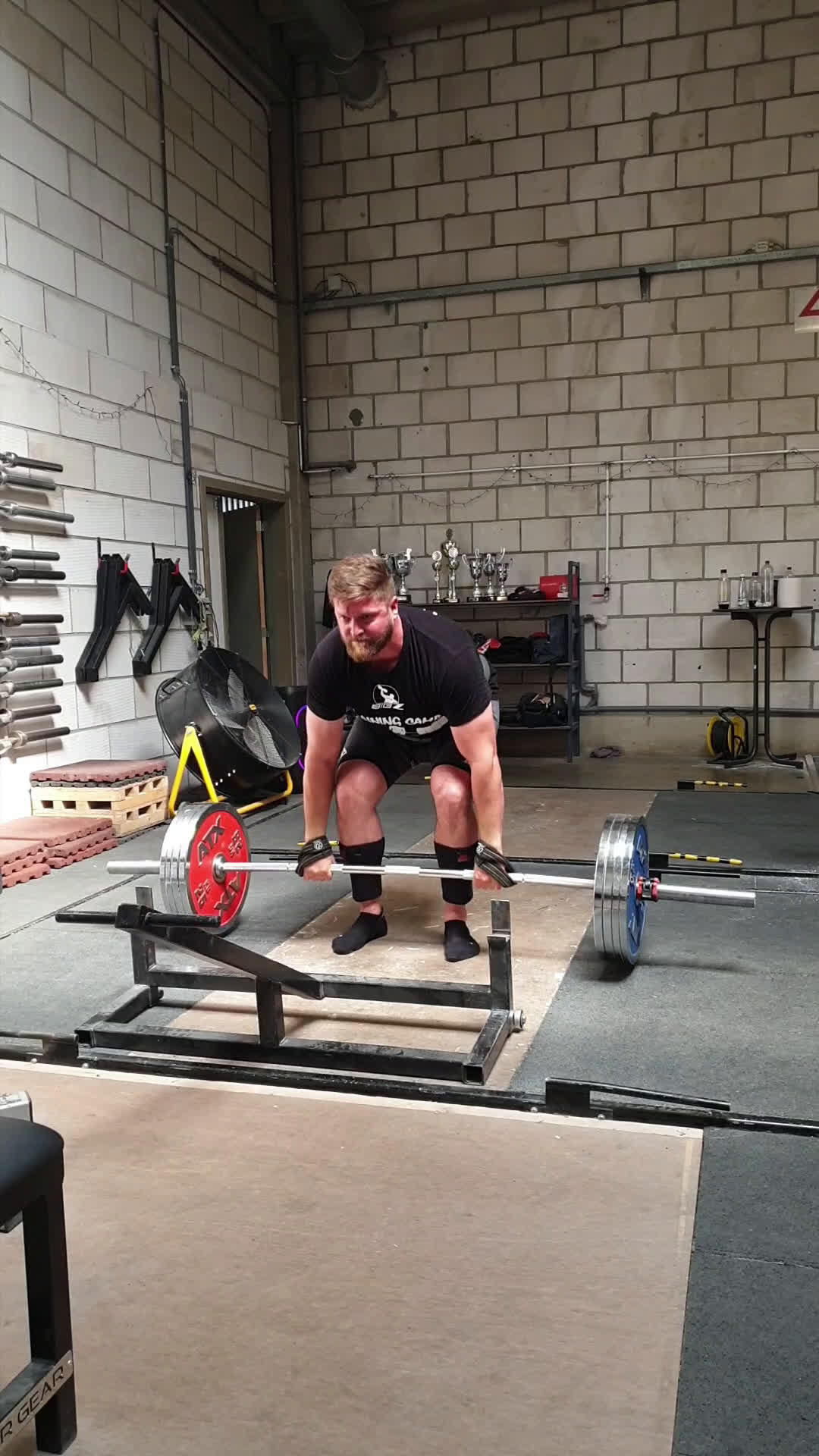 05-09-2022 200kg deadlift set 1