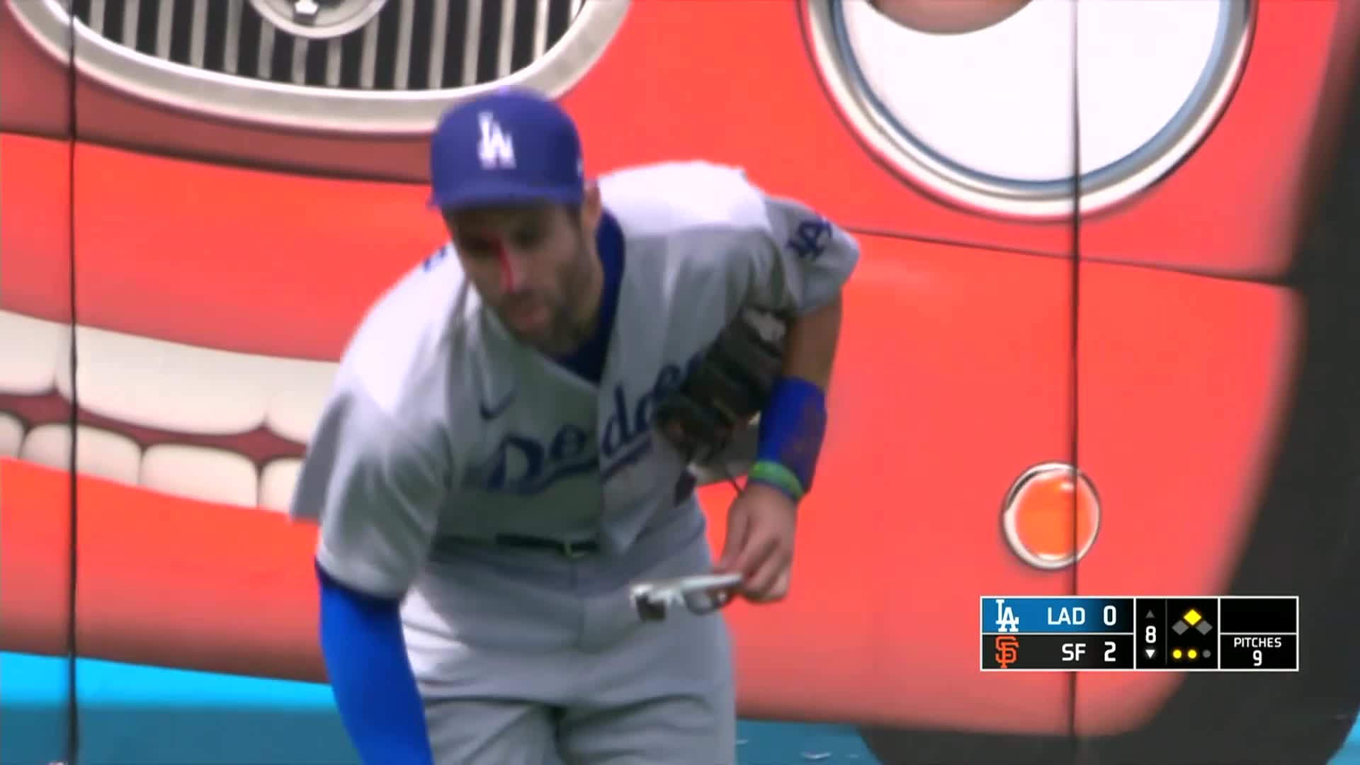 Chris Taylor leaves the game after running face first into the outfield ...