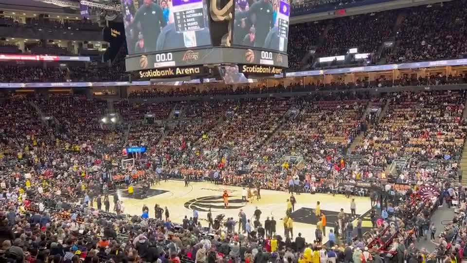 Watch ♕𝕕𝕒𝕧𝕠𓅓 - LeBron receiving cheers & a standing ovation from ...
