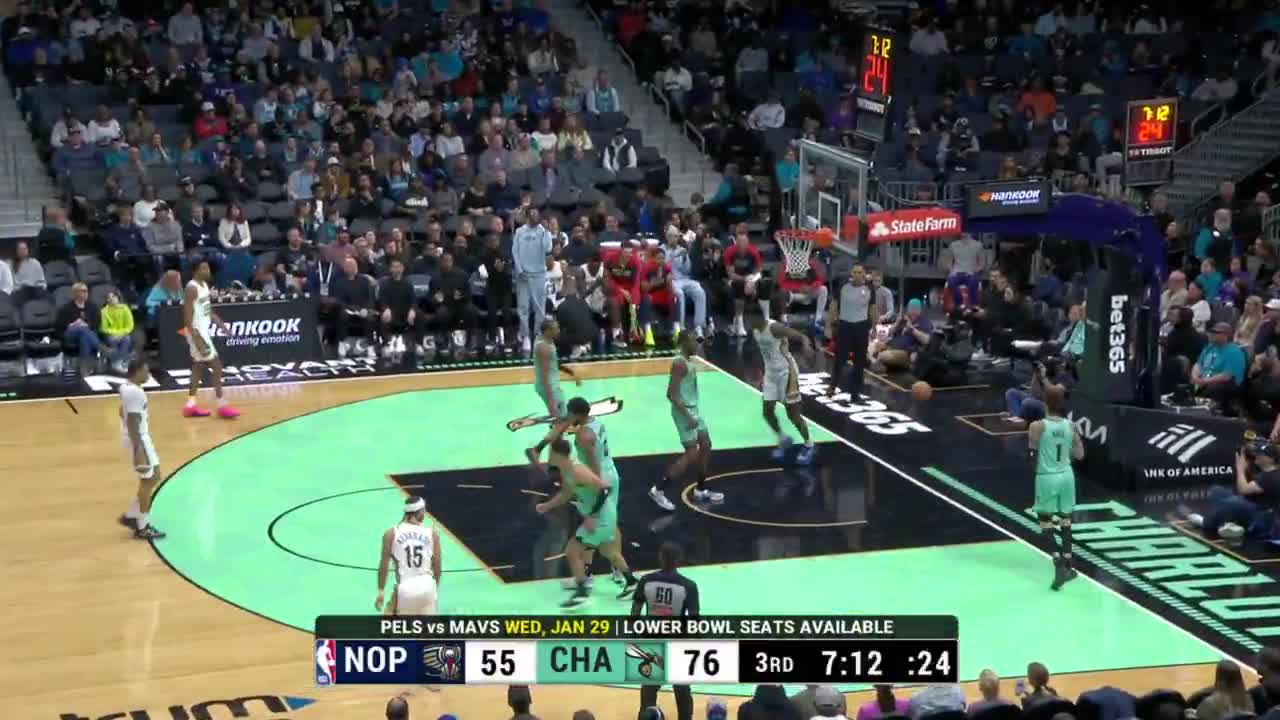 Watch [Highlight] Jose Alvarado finds Yves Missi for the HAMMER! | Streamable