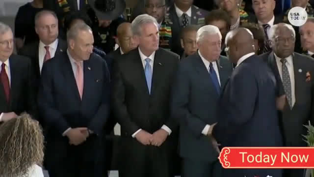 #moscowmitch "Elijah Cummings’ pallbearer snubs Mitch McConnell ...