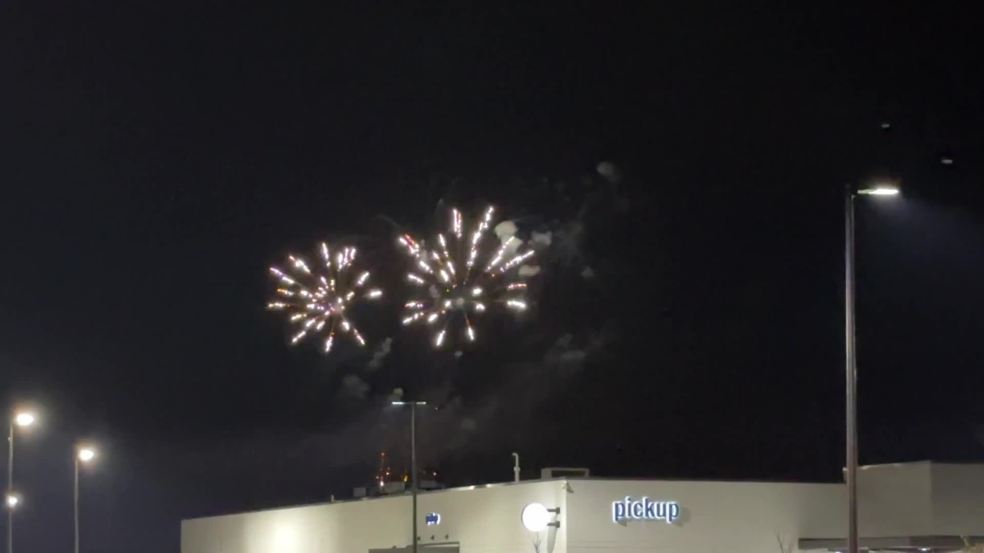 Watch HiDef: The 2023 November Rain Fireworks Display In Niles, Ohio ...
