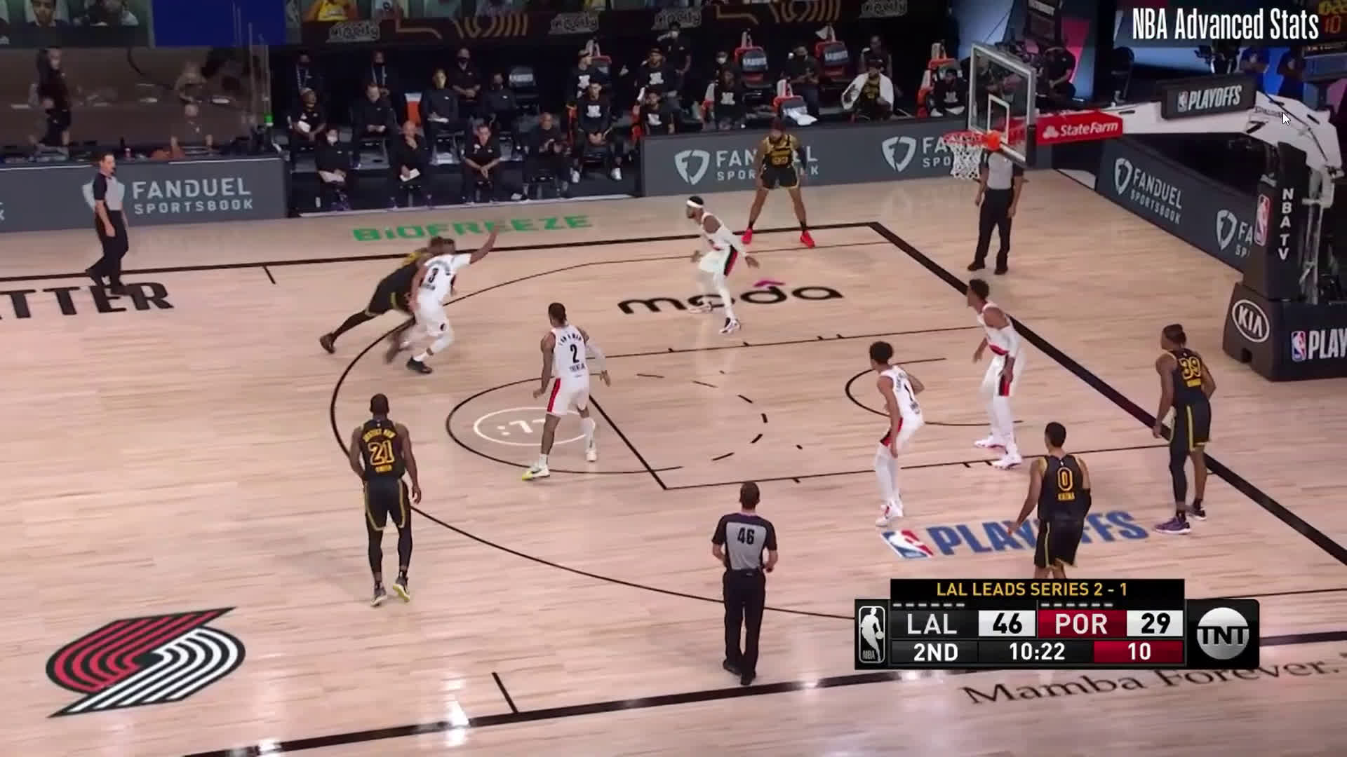 LeBron assist to Morris