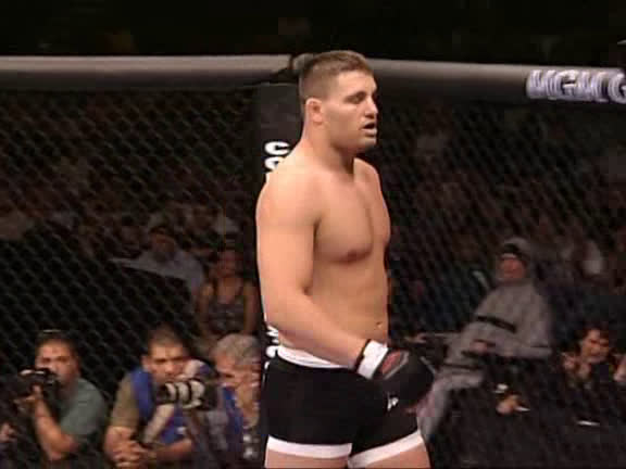 After taking 2 knees to the groin, Justin Eilers finishes Mike Kyle at ...