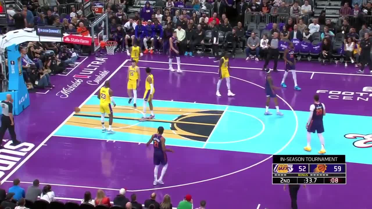 LeBron with 5 straight points in the last few seconds of the half.