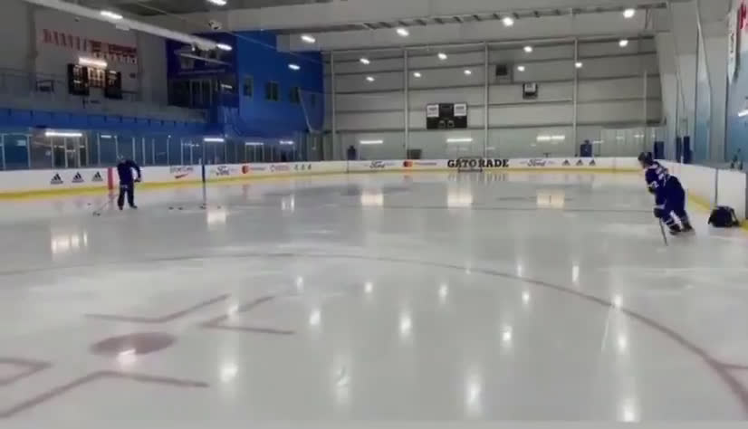 Rodion Amirov working on his shot with Darryl Belfry