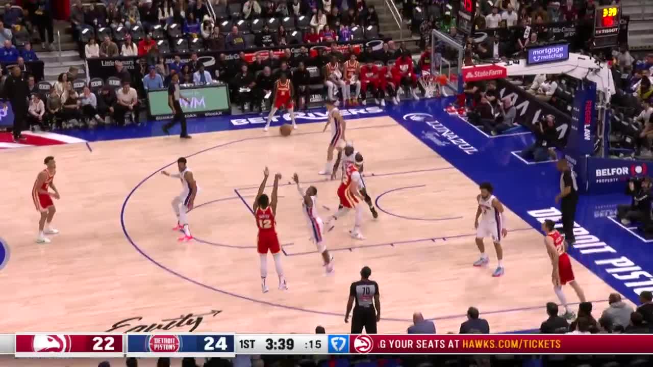 Watch [Highlight] De'Andre Hunter shakes his defender, drills the three — already up to 12 ...