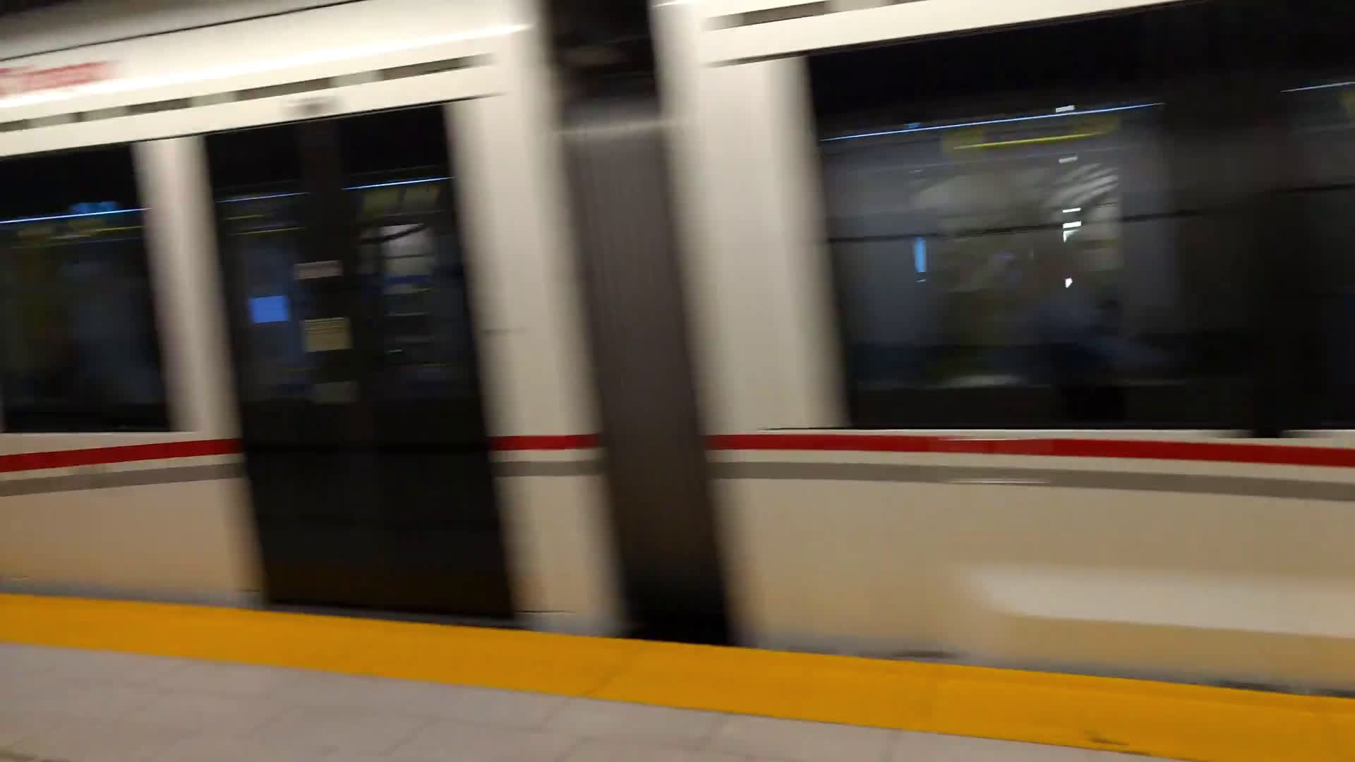 O-train - Parliament Station