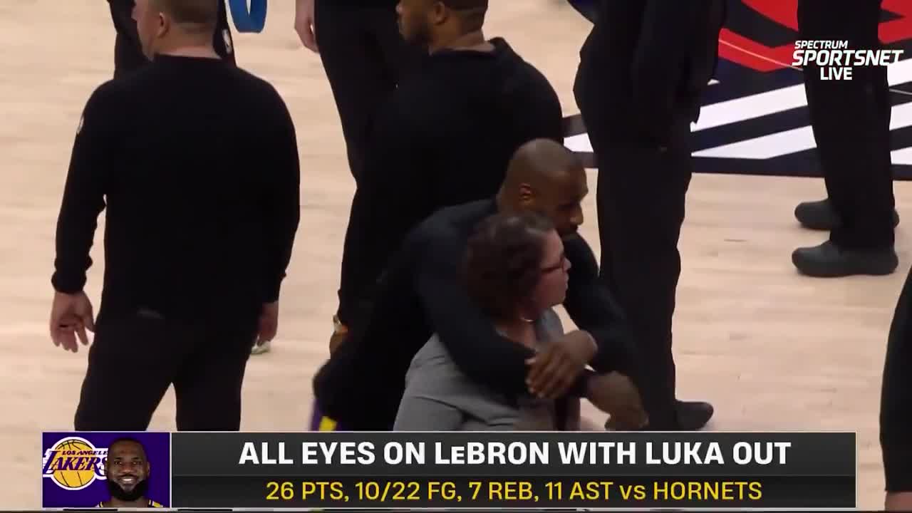 Watch LeBron James shares a moment with the Blazers waitress who spilled drinks years ago ...