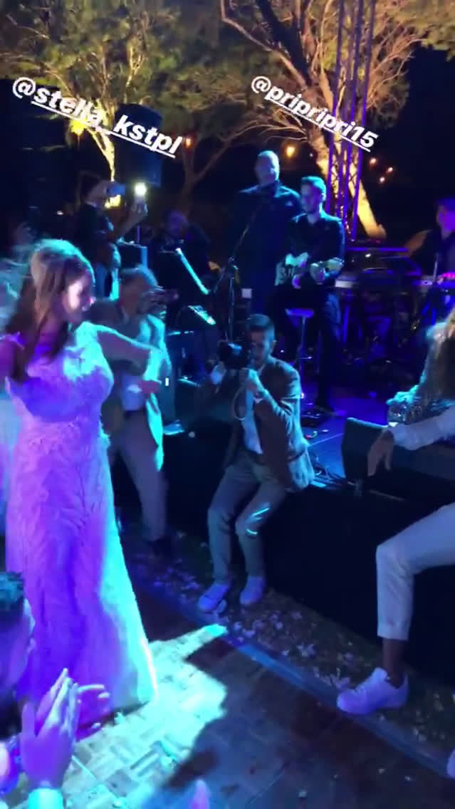 Watch manos_simos_36104303_205139873447738_964828953129605662_n | Streamable