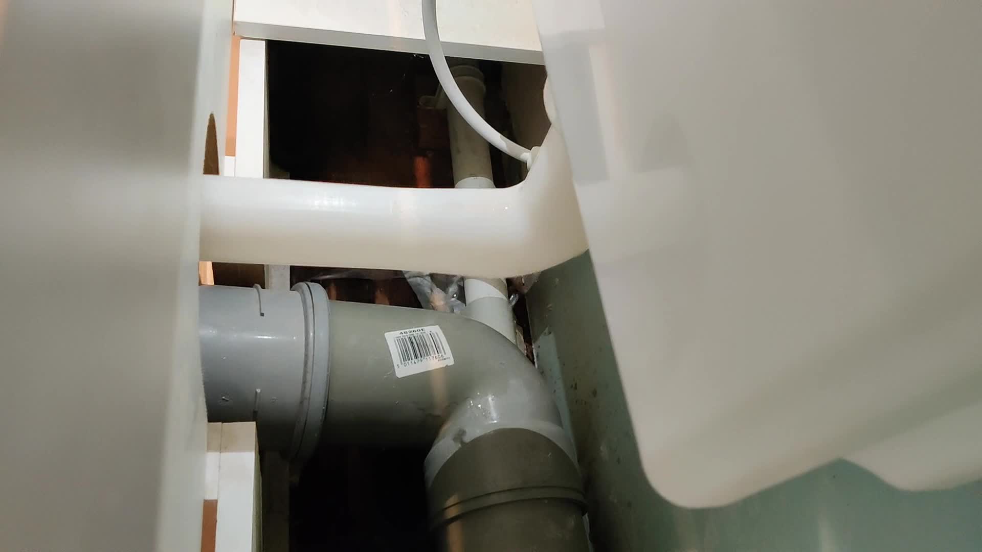 How to access this concealed cistern toilet to determine source of leak | DIYnot Forums