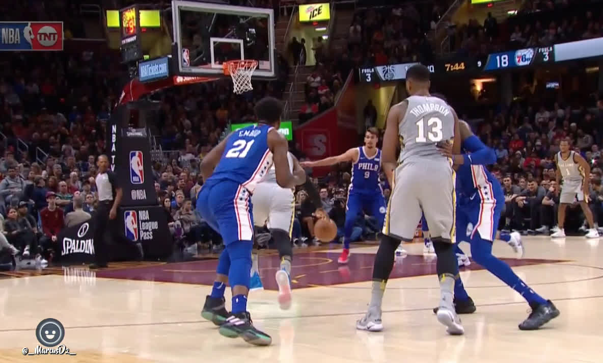 LeBron James behind the back dribble goes between Thompson's legs, and ...