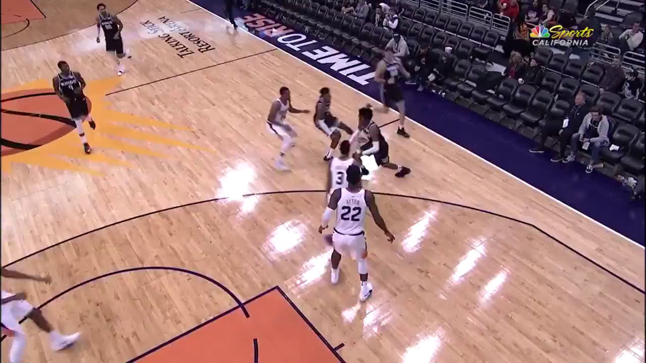 De'Aaron Fox with the Shammgod on Deandre Ayton
