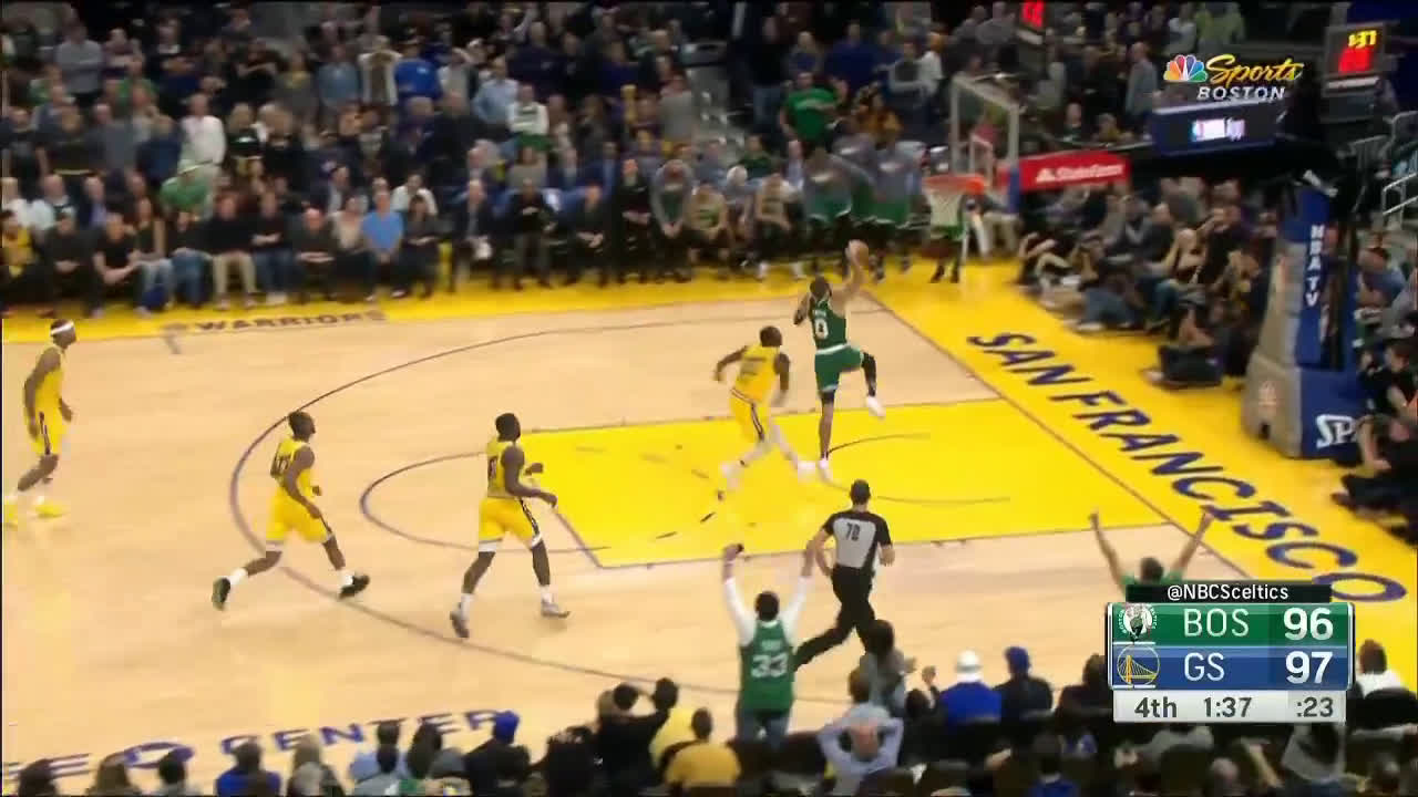 [Highlight] Jayson Tatum throws down a dunk off the late game jump ball