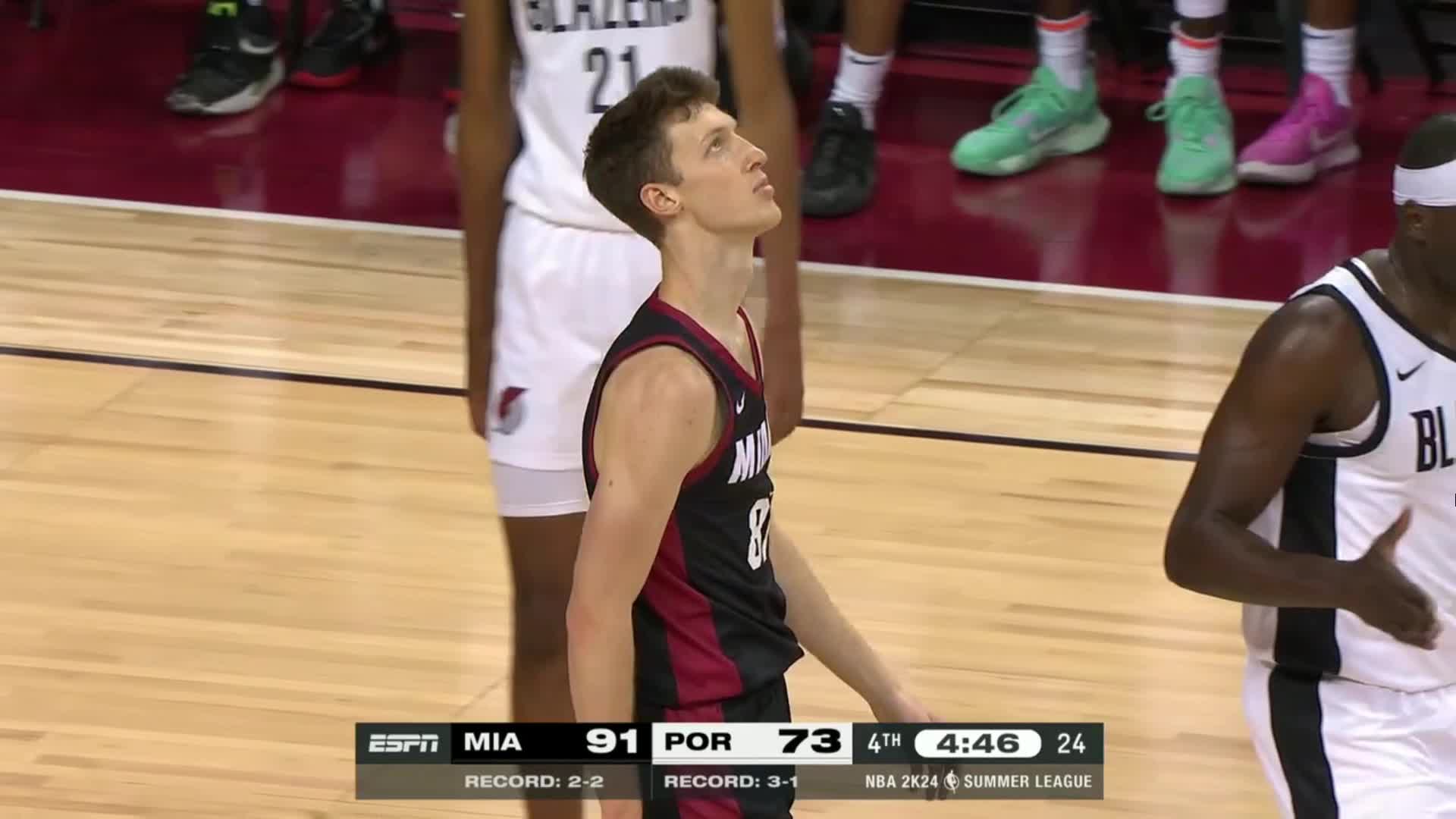 Kris finds Rupert inside for the and-1 finish