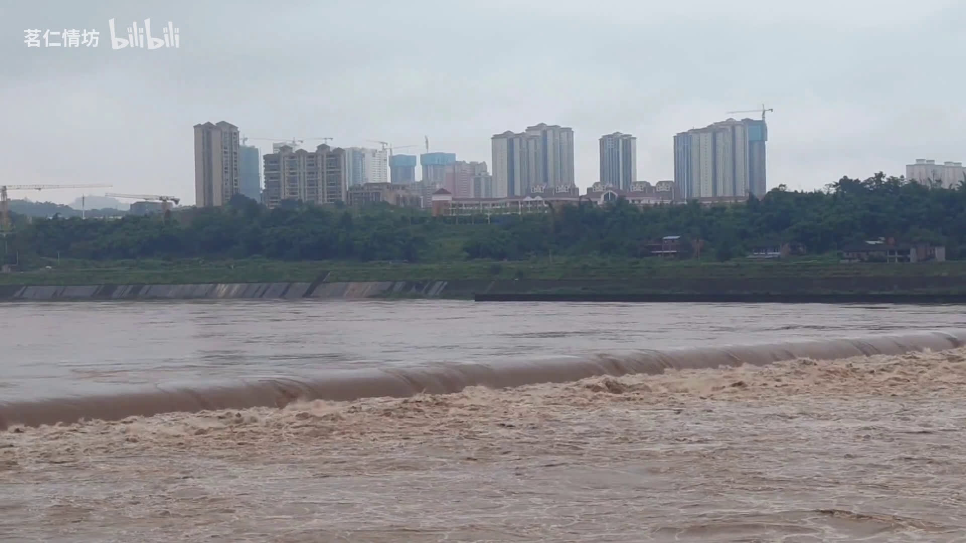 Continuous heavy rain in Guang an Sichuan the water level of the ...