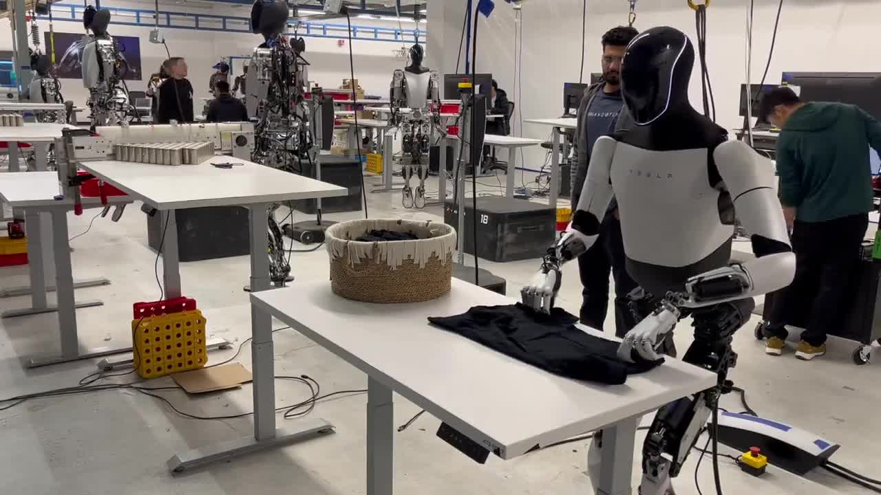 Watch Optimus: el robot de Elon Musk que quiere cambiar el mundo | Streamable