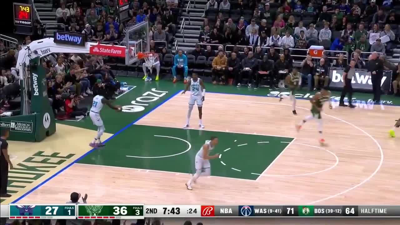 Watch [Highlight] Giannis fakes the midrange fadeaway, then steps ...