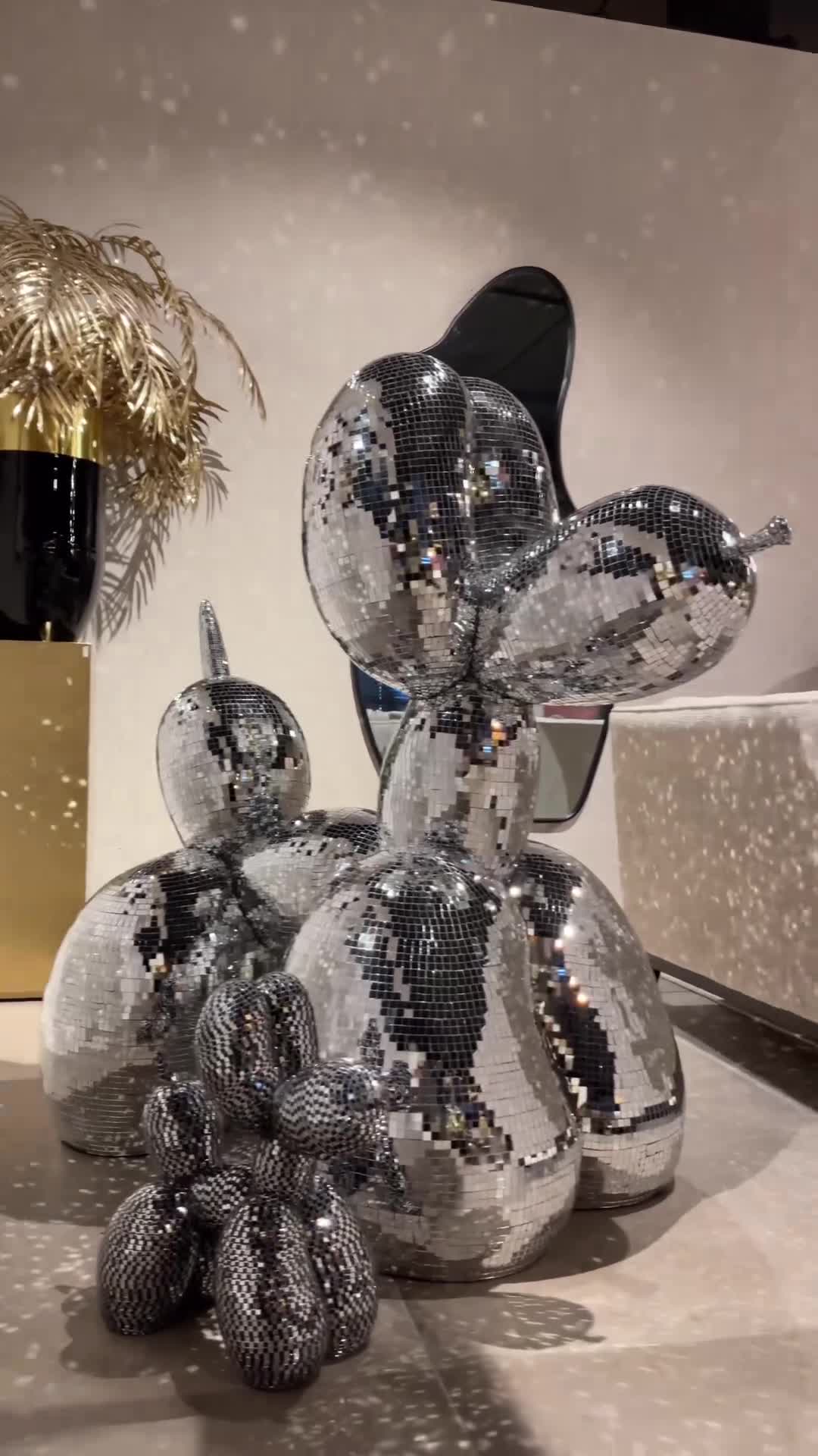 Watch Big mirror dog | Streamable