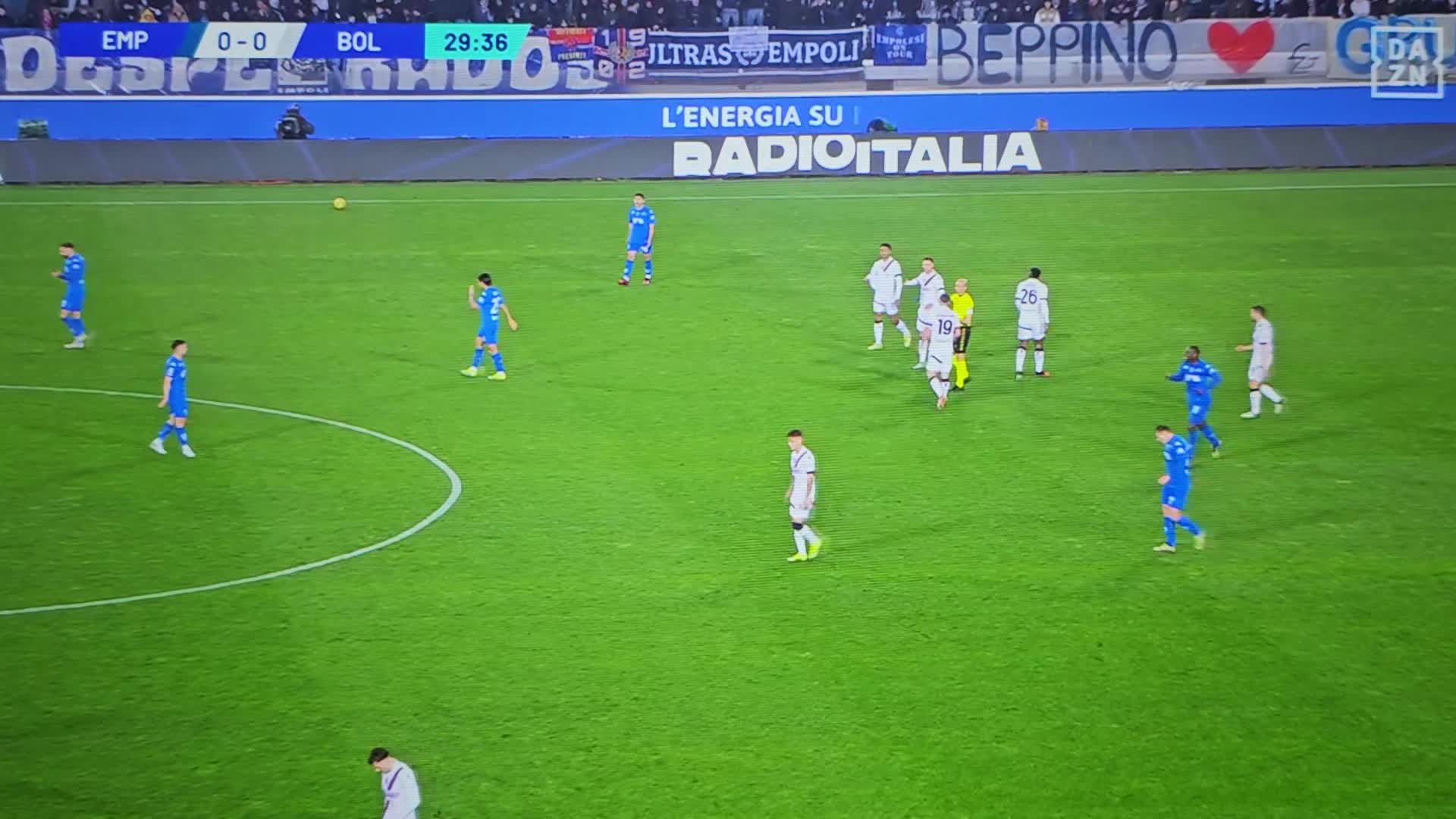 Watch 29' Pezzella prende un giallo meritato e manda affanculo l ...