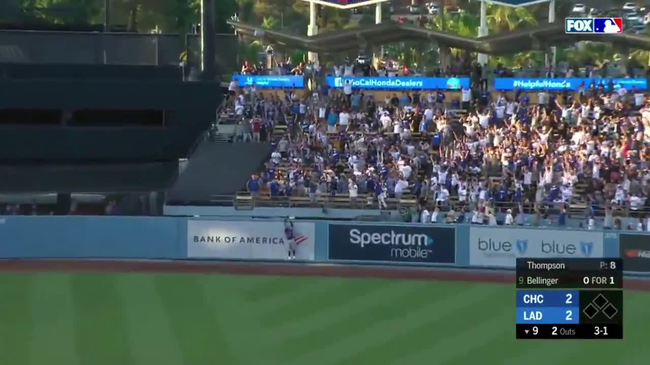 Watch BELLI BOMB! Dodgers walk off the Cubs, 3-2. | Streamable