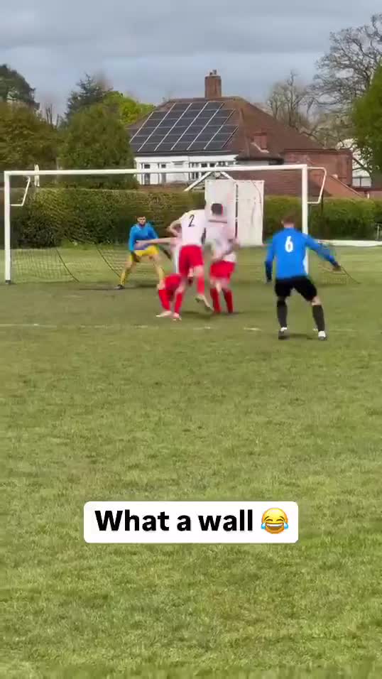 Watch Sunday League Footy - 🧱🧱 The most Sunday League wall you'll ever ...