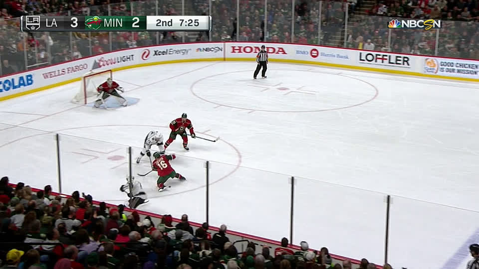 Carter hooks Zucker, Zucker not happy // LAK @ MIN, 27 Feb 2017