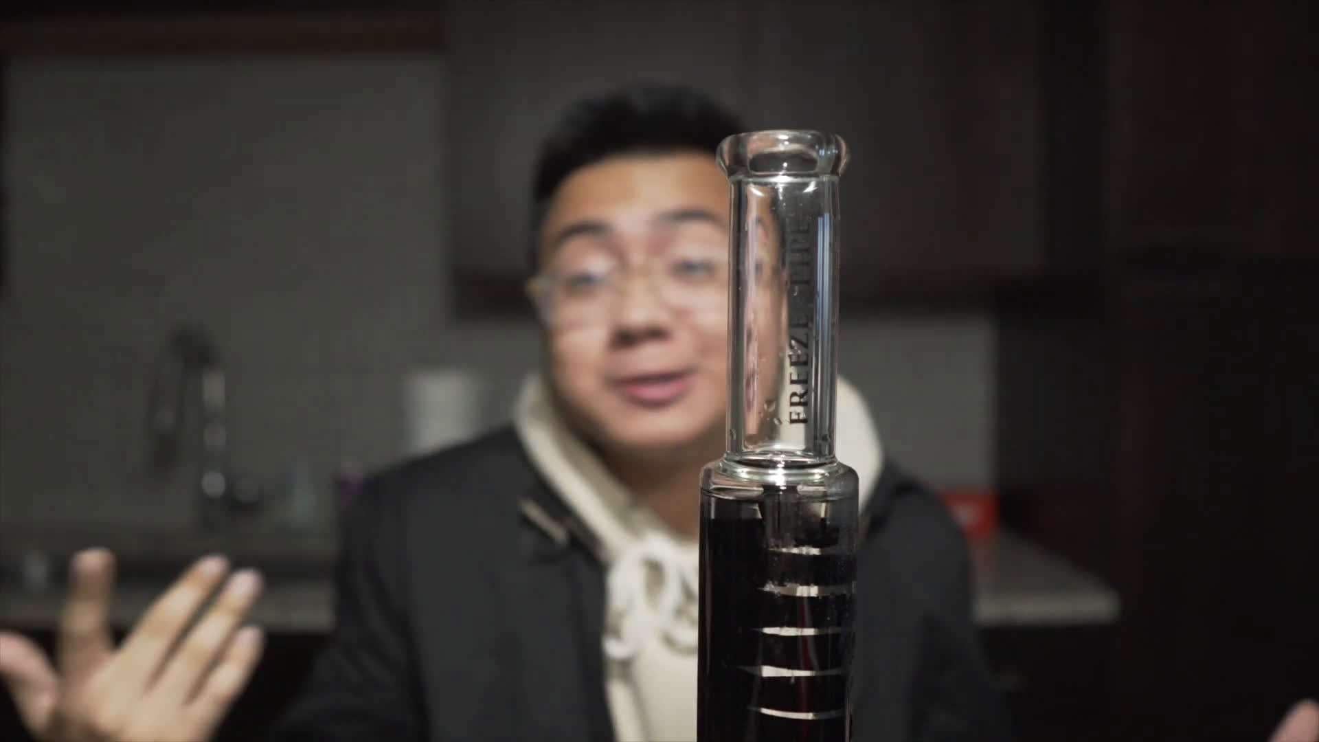 Watch Erick Kahn Bong XL video | Streamable