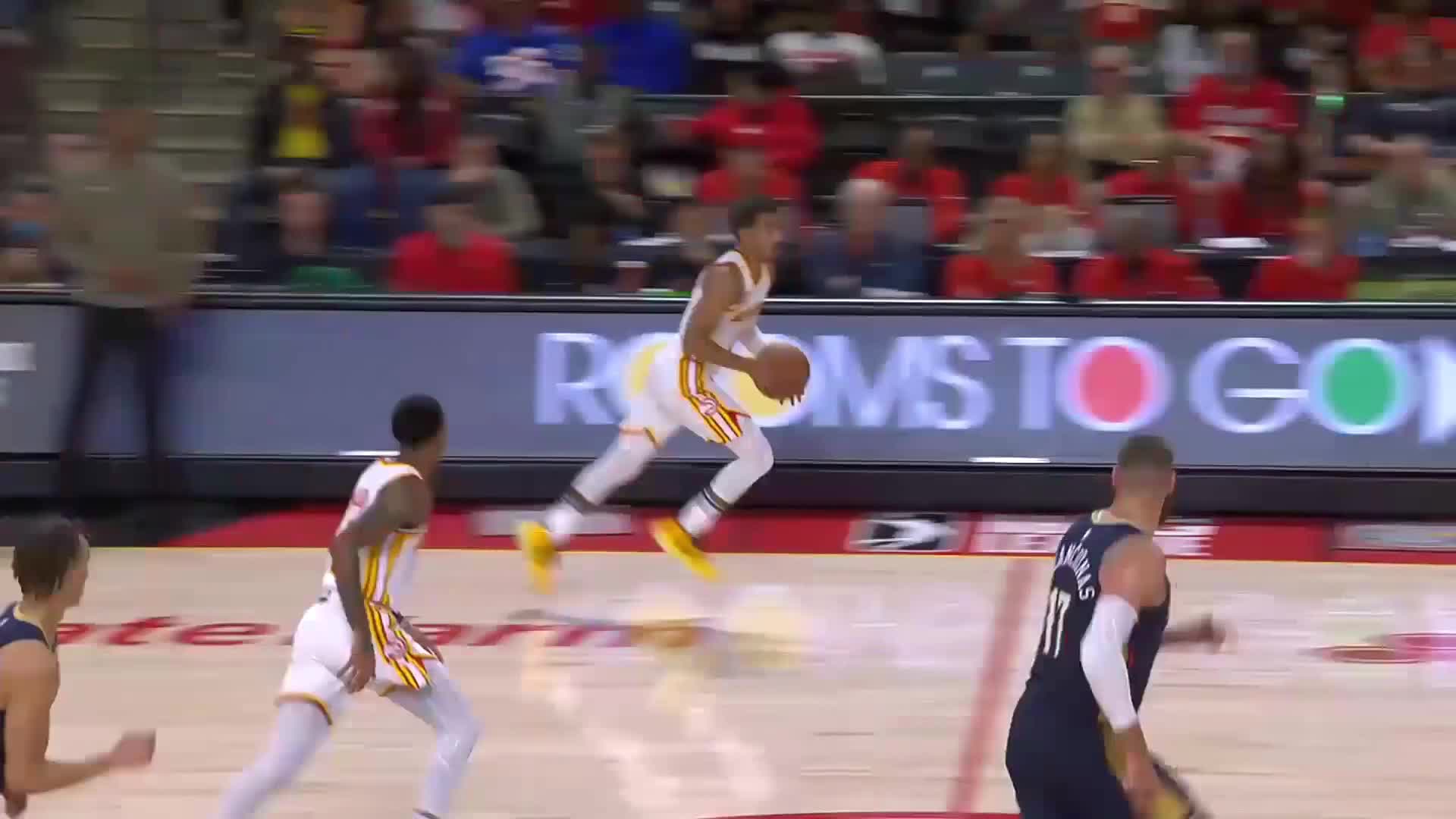 Watch Trae no-look to Jalen | Streamable