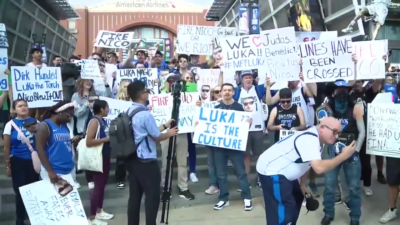 Watch FOX 4 NEWS - "He's not fat, bring him back" @dallasmavs fans ...