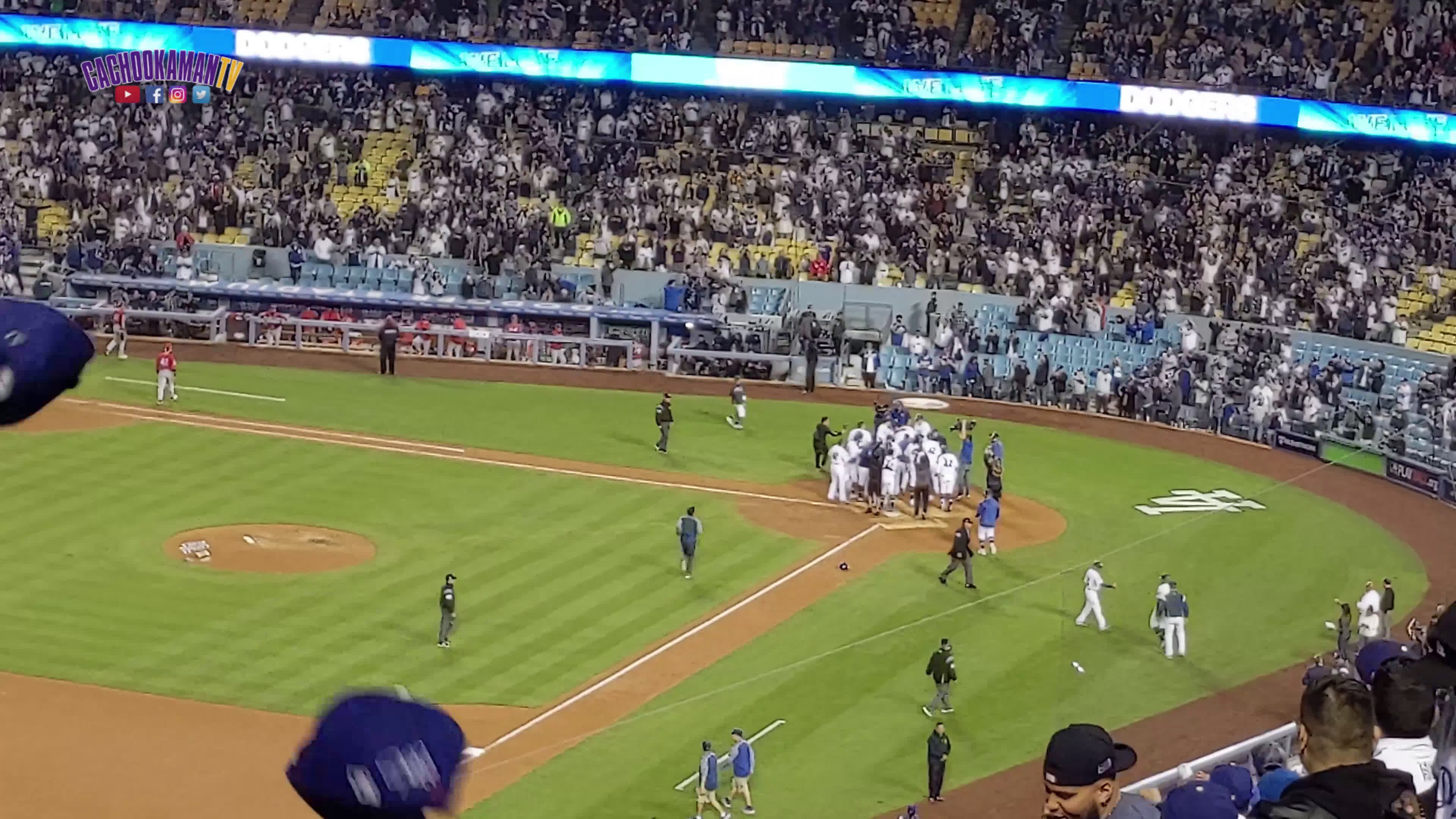 Joc Pederson Walk Off Home Run (Live) - Reds vs. Dodgers - April 15, 2019