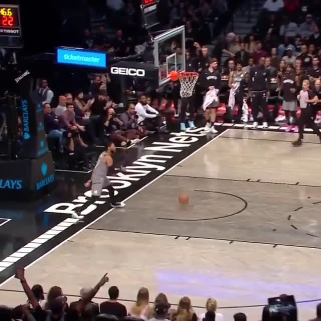 Kevin Durant does not approve of Garrett Temple's steal and dunk.
