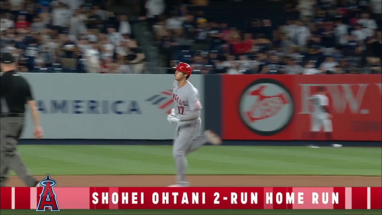 Ohtani absolutely snipes one to the short porch at Yankee Stadium for ...