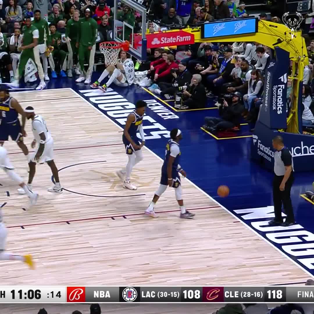 [Highlight] Giannis somehows gets a left handed jam from BEHIND the ...