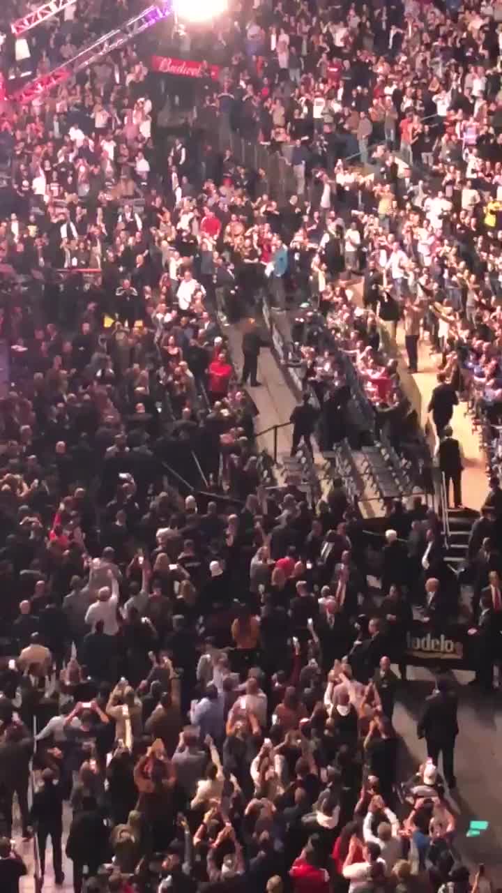 Watch Rob Taub - President Trump getting massively booed as he entered ...