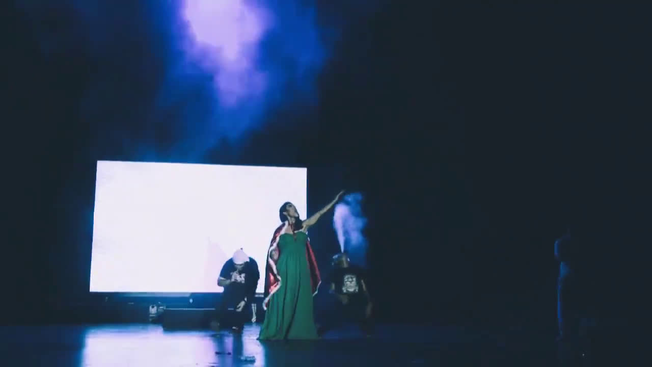 Elsa puts vaping into good use