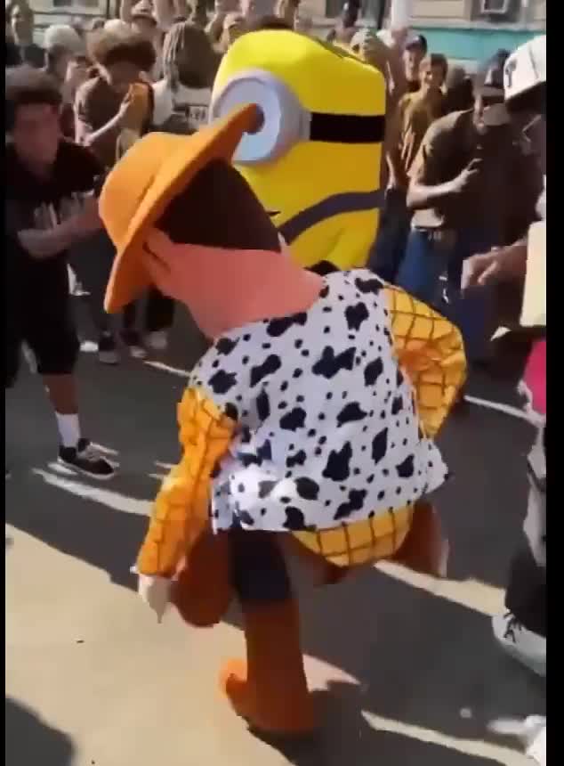 Woody woo walking to Qac