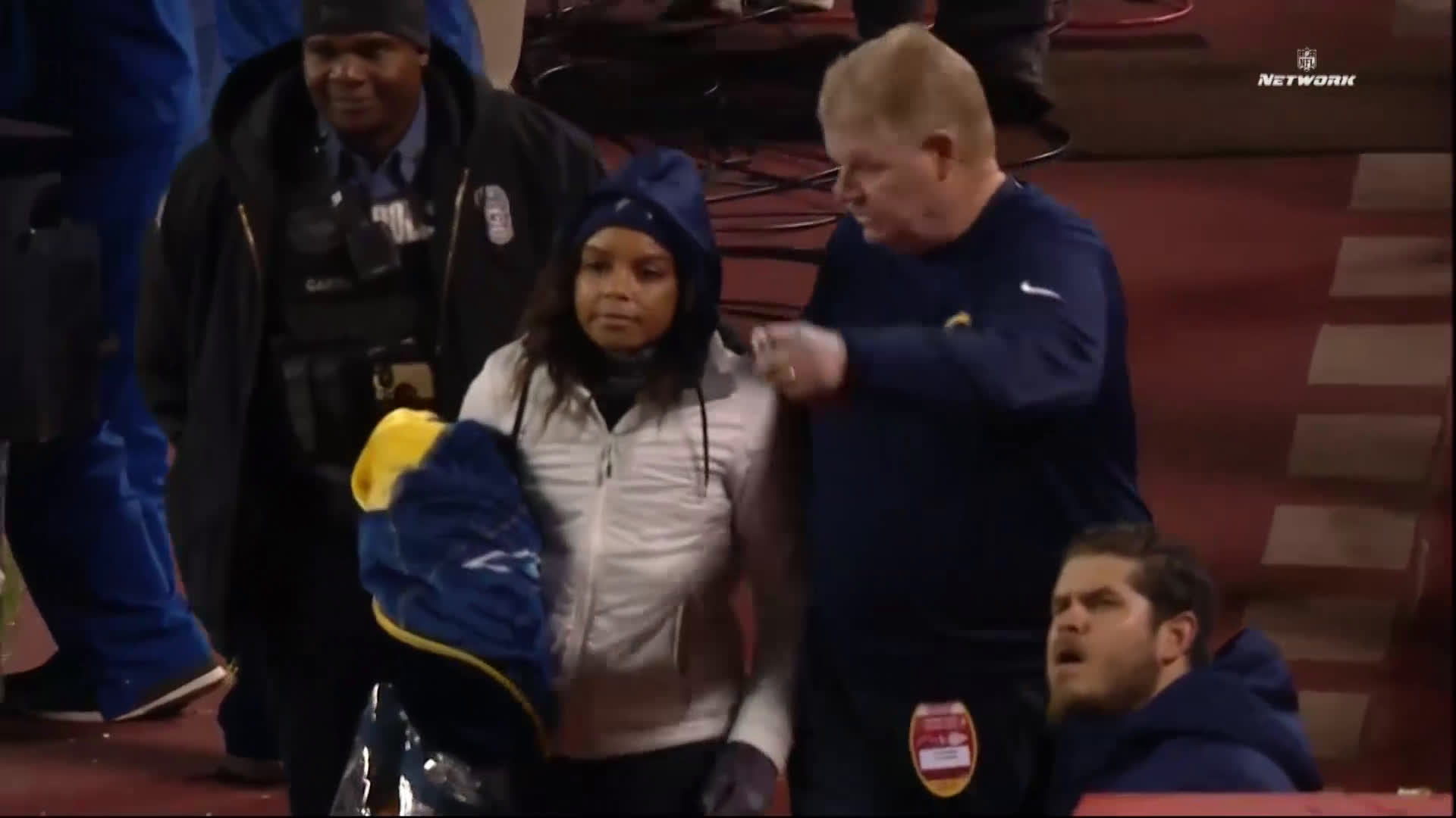 Denzel Perryman's wife jumps onto field
