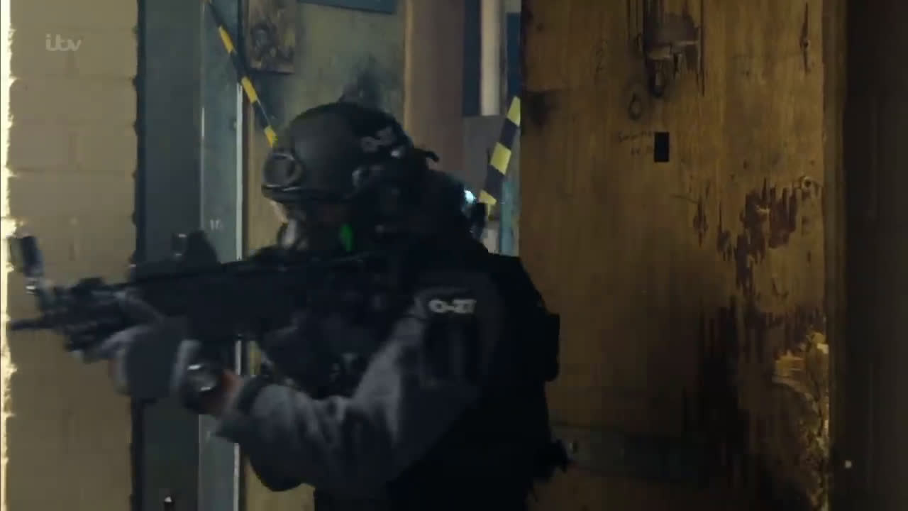 shoulder swap (ITV undercover anti-terror unit training)