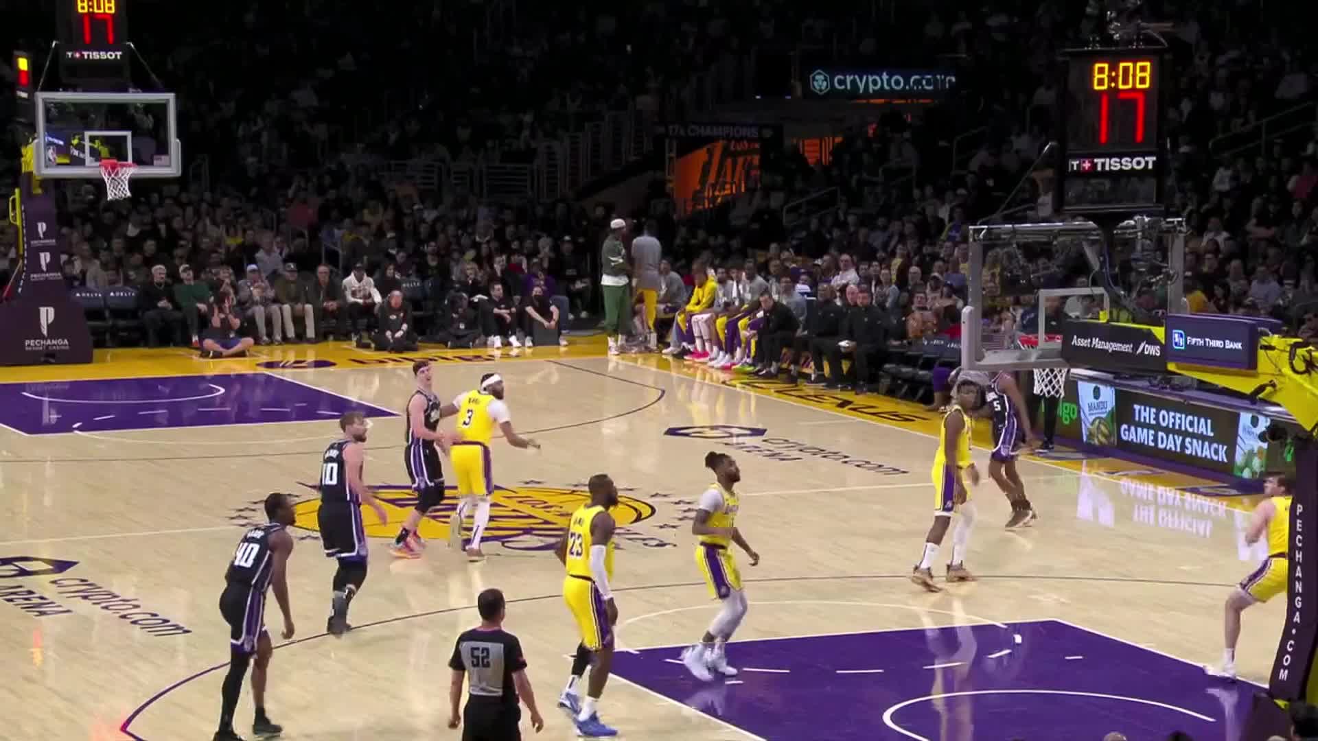 Watch Lebron quarterback pass | Streamable