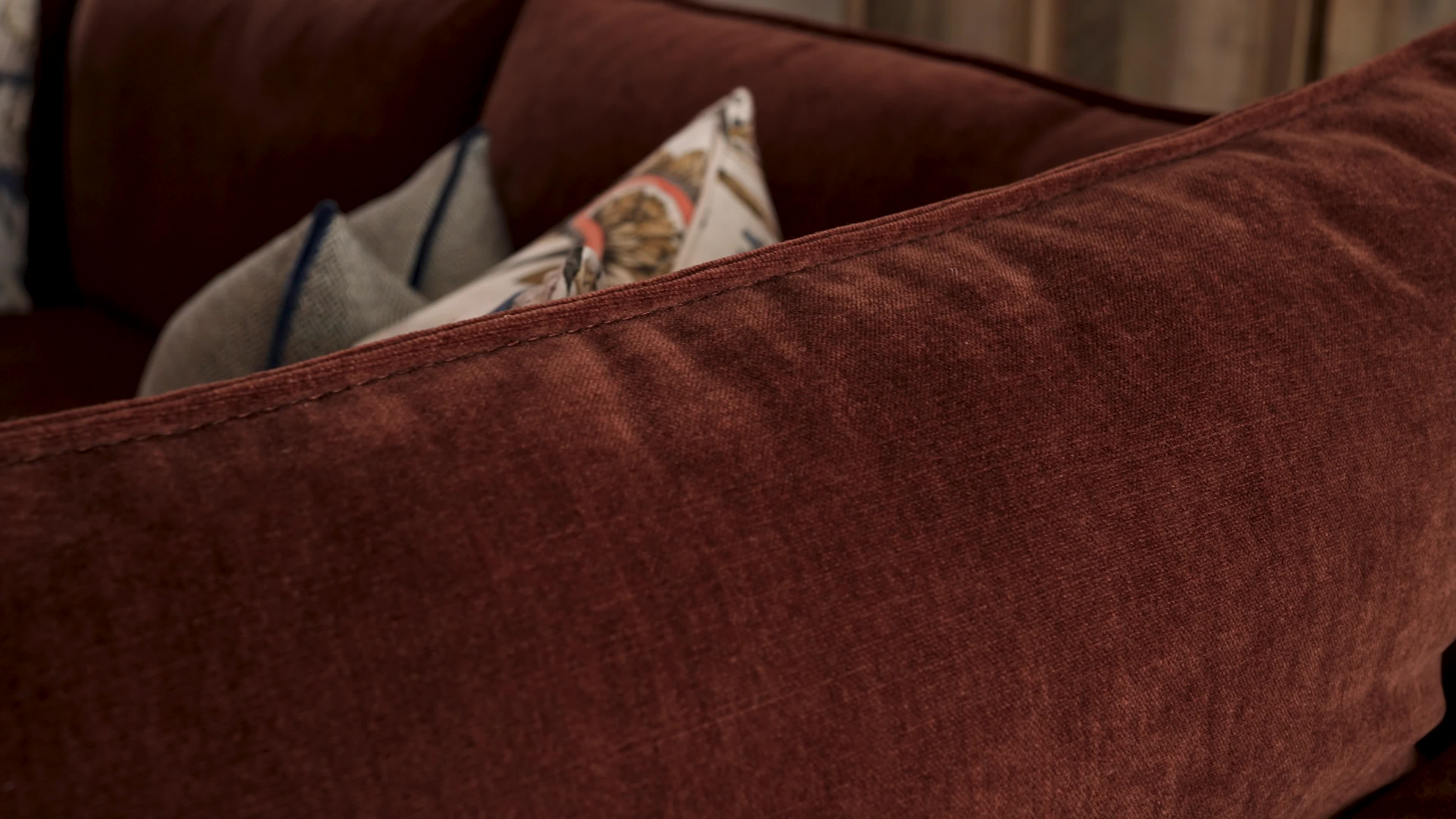 Watch manhattan small corner unit | Streamable