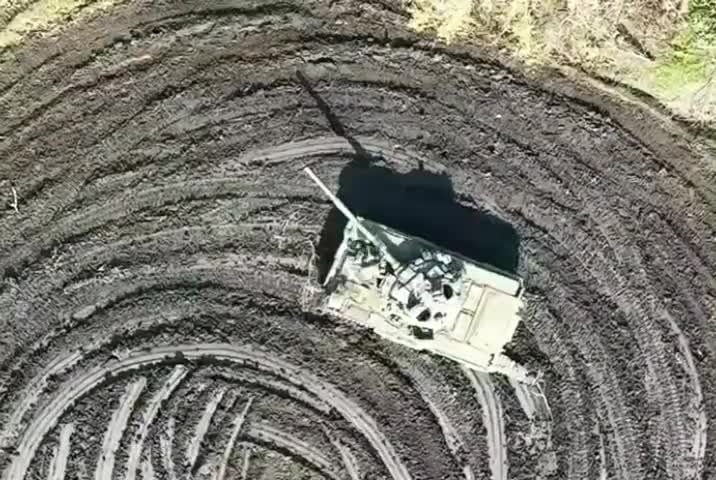 Watch russian tank going circles | Streamable