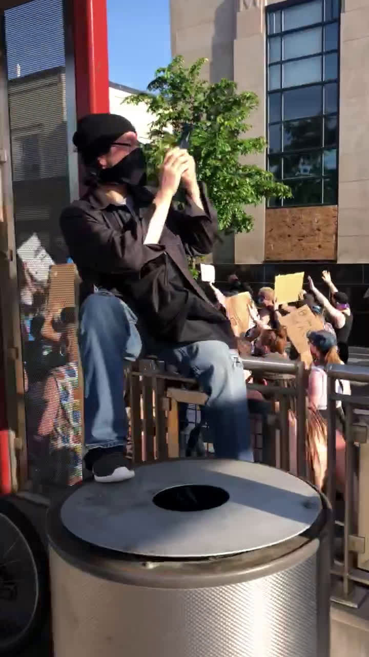 Peaceful protest for George Floyd on University Ave. in Saint Paul this ...