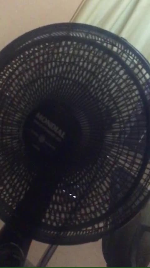 Watch weird magnetic field-like effect | Streamable