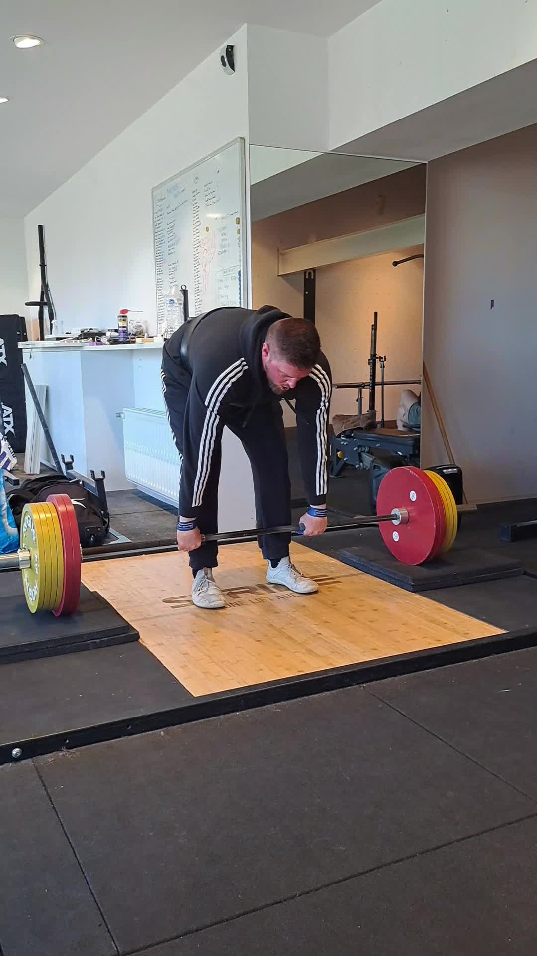26-02-2023 240kg deadlift set 3