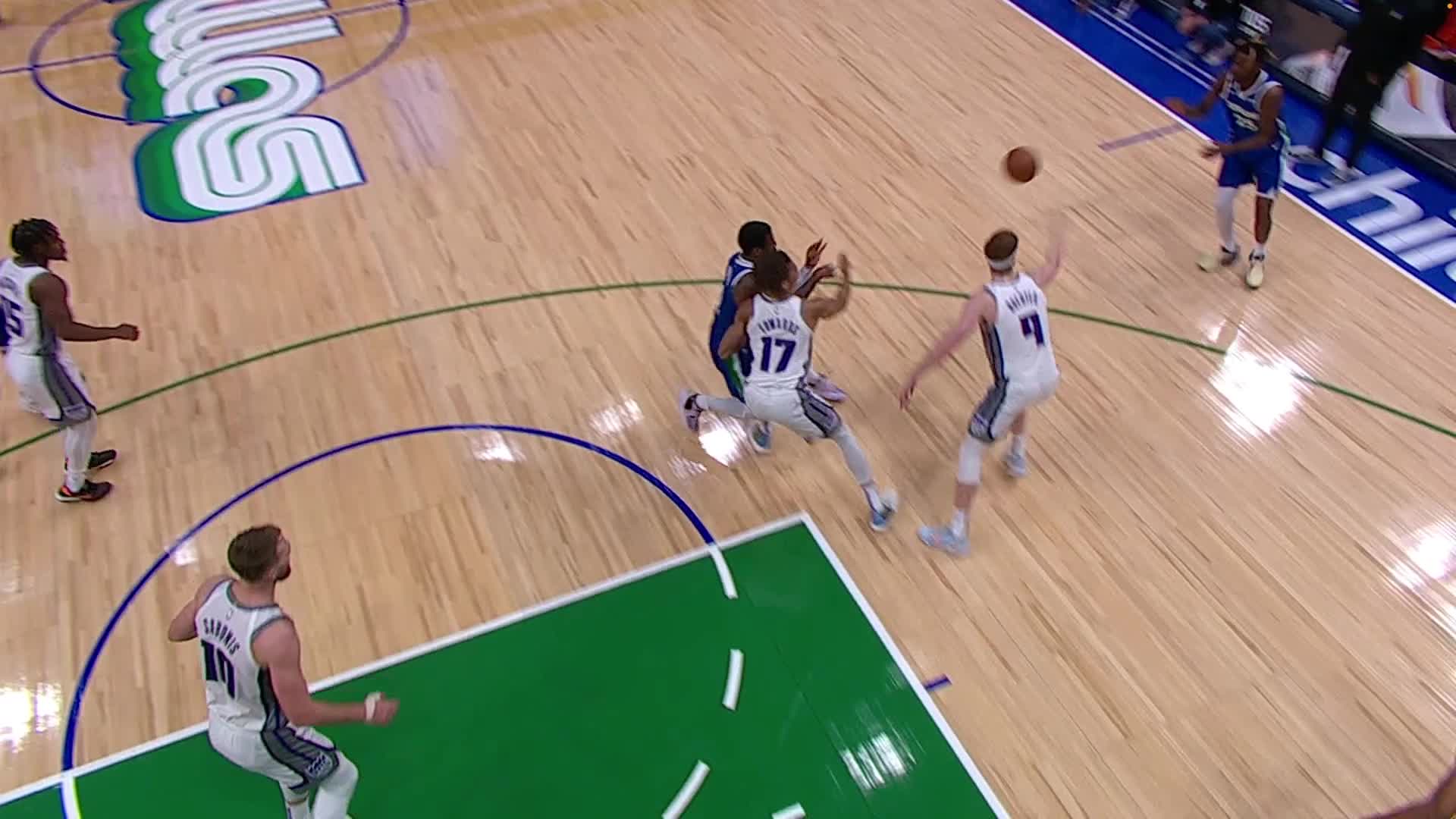 [Highlight] Kyrie twists his ankles